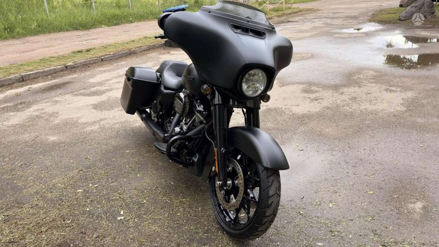 Black Harley-Davidson Street Glide FLHX 2022 in Siauliai, with an engine capacity of 1.90 L and mileage of 4 thousand km for 16900 €, photo 11 on AUTOMOTO.COM.LV