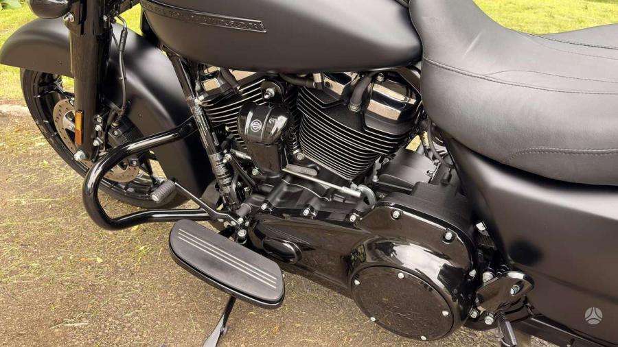 Black Harley-Davidson Street Glide FLHX 2022 in Siauliai, with an engine capacity of 1.90 L and mileage of 4 thousand km for 16900 €, photo 15 on AUTOMOTO.COM.LV