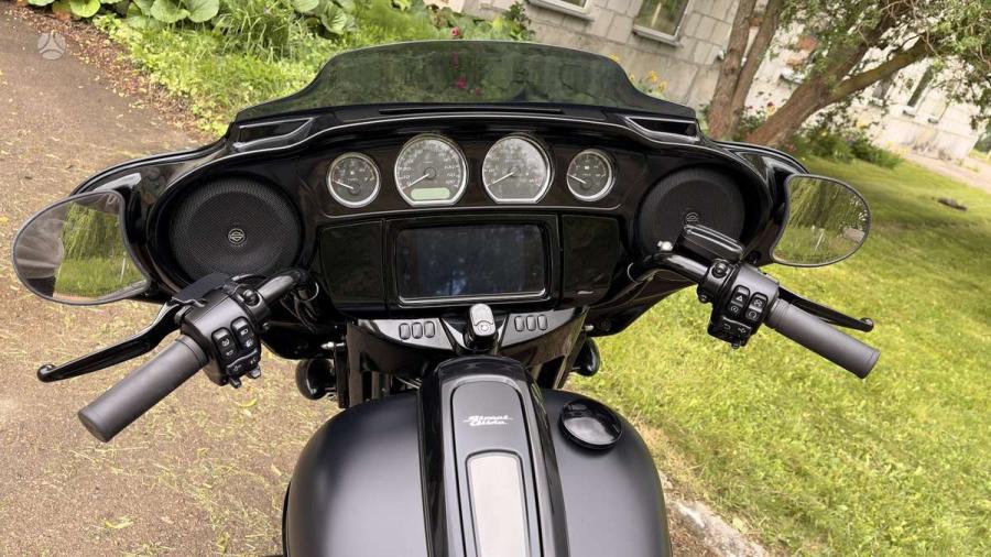 Black Harley-Davidson Street Glide FLHX 2022 in Siauliai, with an engine capacity of 1.90 L and mileage of 4 thousand km for 16900 €, photo 17 on AUTOMOTO.COM.LV