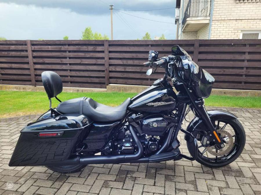 Черный Харли-Девидсон Street Glide FLHX 2022 в Тельшяй, объемом двигателя 1.75 л и пробегом 9 тыс. км за 16500 €, фото 1 на AUTOMOTO.COM.LV