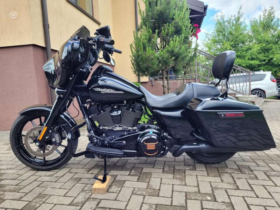 Черный Харли-Девидсон Street Glide FLHX 2022 в Тельшяй, объемом двигателя 1.75 л и пробегом 9 тыс. км за 16500 €, фото 6 на AUTOMOTO.COM.LV