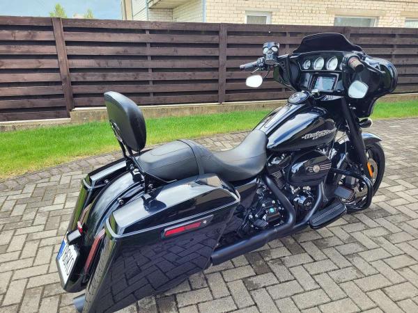 Черный Харли-Девидсон Street Glide FLHX 2022 в Тельшяй, объемом двигателя 1.75 л и пробегом 9 тыс. км за 16500 €, фото 8 на AUTOMOTO.COM.LV