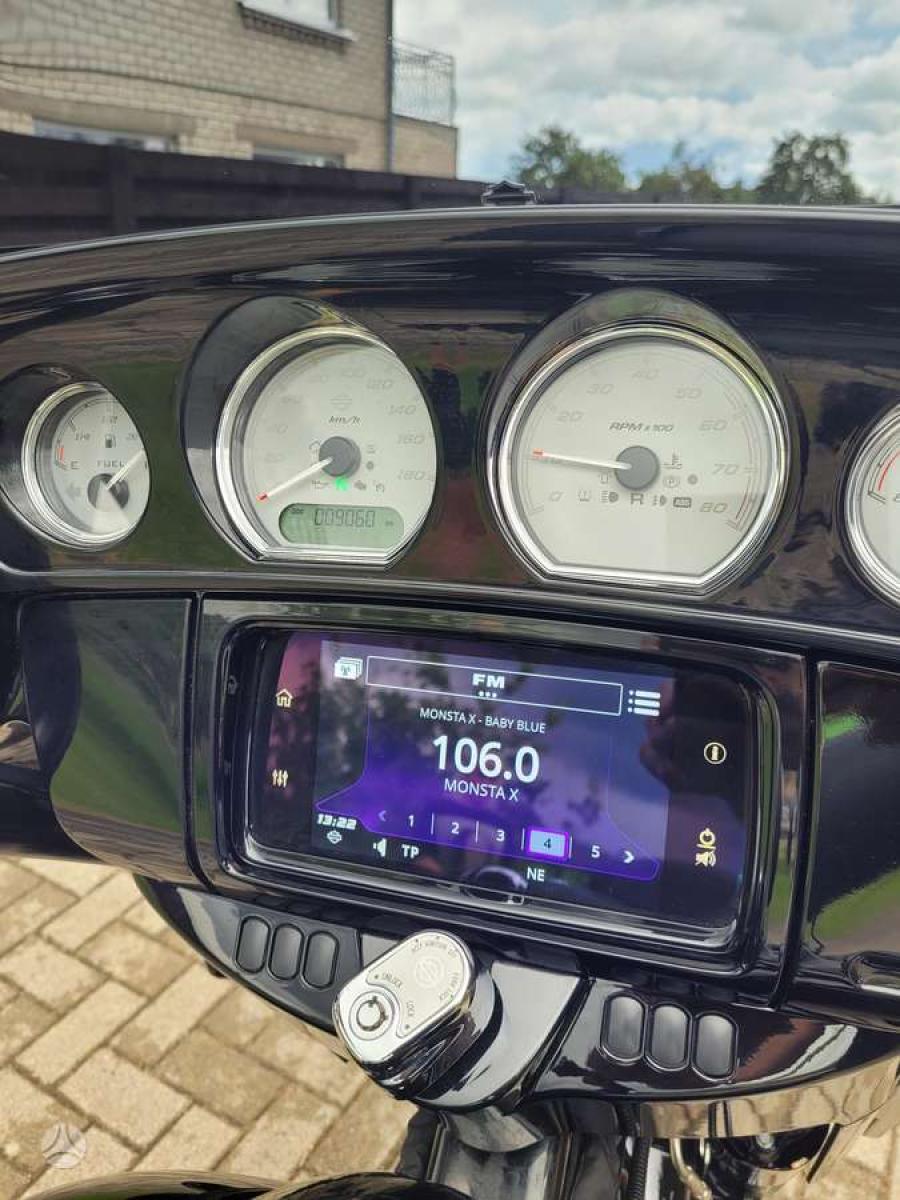 Черный Харли-Девидсон Street Glide FLHX 2022 в Тельшяй, объемом двигателя 1.75 л и пробегом 9 тыс. км за 16500 €, фото 14 на AUTOMOTO.COM.LV