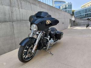 Black Harley-Davidson Street Glide FLHX 2023 in Vilnius, with an engine capacity of 1.75 L and mileage of 8 thousand km for 18500 €, photo 2 on AUTOMOTO.COM.LV