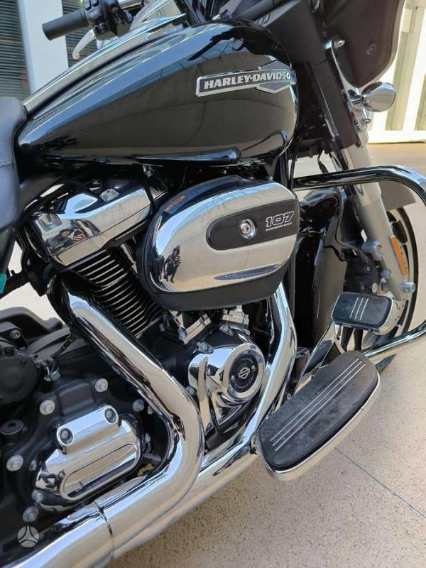 Black Harley-Davidson Street Glide FLHX 2023 in Vilnius, with an engine capacity of 1.75 L and mileage of 8 thousand km for 18500 €, photo 7 on AUTOMOTO.COM.LV