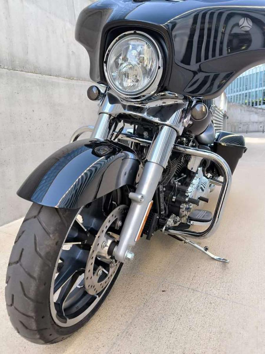 Black Harley-Davidson Street Glide FLHX 2023 in Vilnius, with an engine capacity of 1.75 L and mileage of 8 thousand km for 18500 €, photo 9 on AUTOMOTO.COM.LV