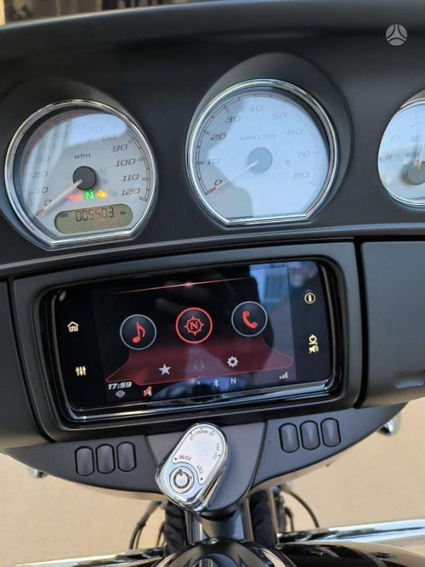 Black Harley-Davidson Street Glide FLHX 2023 in Vilnius, with an engine capacity of 1.75 L and mileage of 8 thousand km for 18500 €, photo 11 on AUTOMOTO.COM.LV