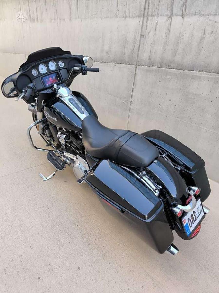Black Harley-Davidson Street Glide FLHX 2023 in Vilnius, with an engine capacity of 1.75 L and mileage of 8 thousand km for 18500 €, photo 15 on AUTOMOTO.COM.LV
