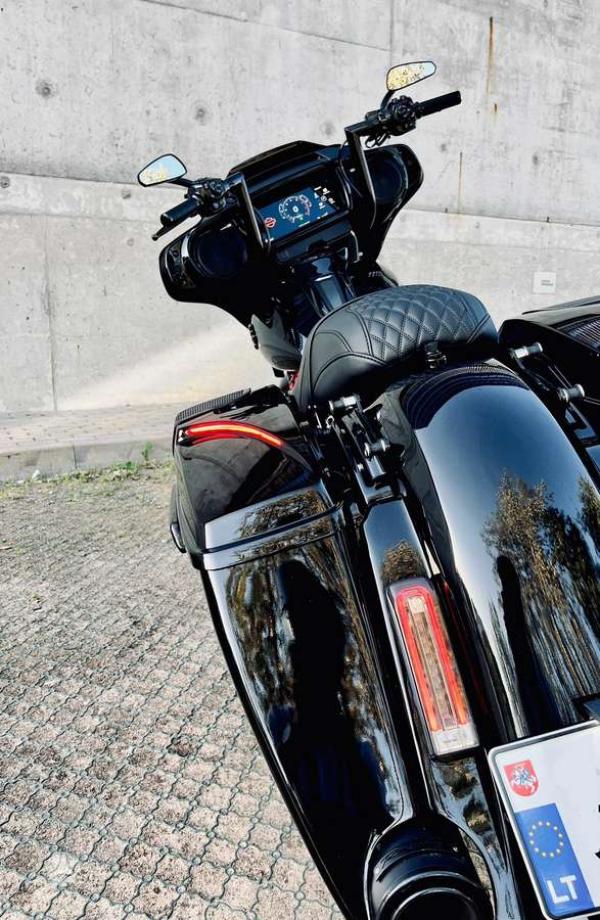 Melns Harley-Davidson Street Glide FLHX 2024 Kauņa, ar dzinēja tilpumu 0.00 L un nobraukumu 8 tūkst. km par 24500 €, foto 3 vietnē AUTOMOTO.COM.LV