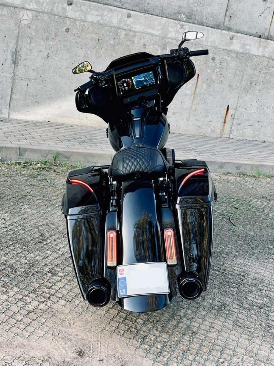 Melns Harley-Davidson Street Glide FLHX 2024 Kauņa, ar dzinēja tilpumu 0.00 L un nobraukumu 8 tūkst. km par 24500 €, foto 6 vietnē AUTOMOTO.COM.LV