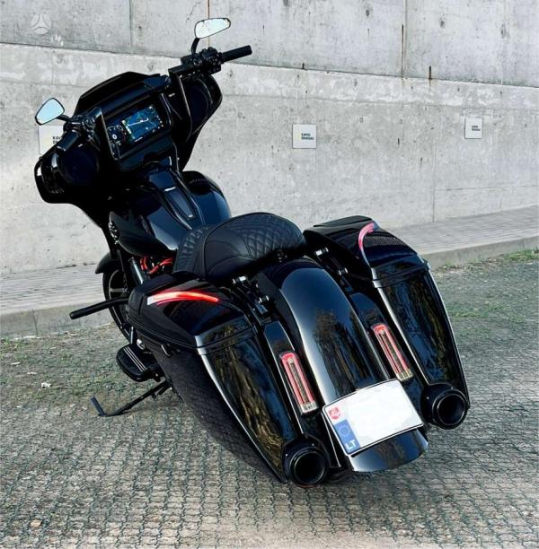 Melns Harley-Davidson Street Glide FLHX 2024 Kauņa, ar dzinēja tilpumu 0.00 L un nobraukumu 8 tūkst. km par 24500 €, foto 6 vietnē AUTOMOTO.COM.LV