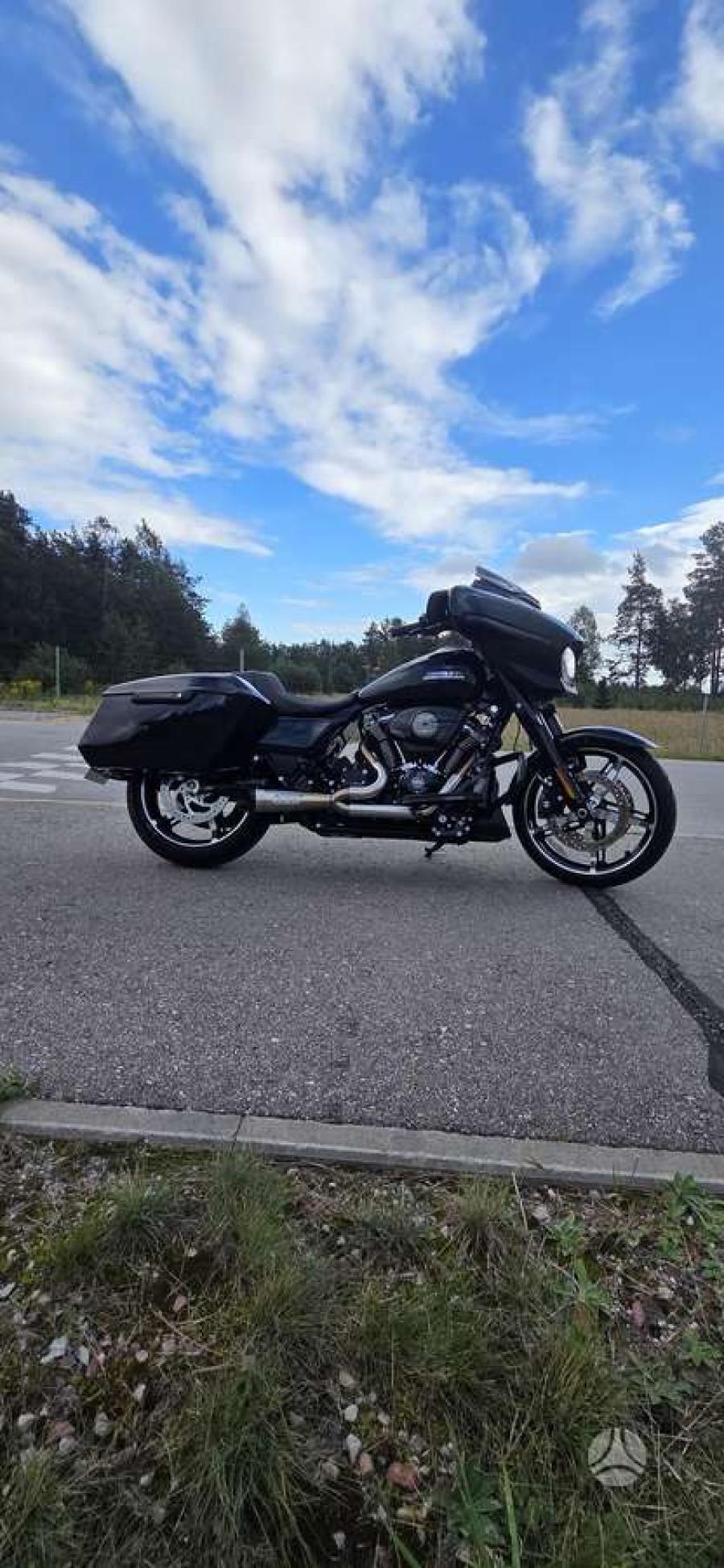 Black Harley-Davidson Street Glide FLHX 2024 in Vilnius, with an engine capacity of 2.00 L and mileage of 3 thousand km for 21500 €, photo 1 on AUTOMOTO.COM.LV