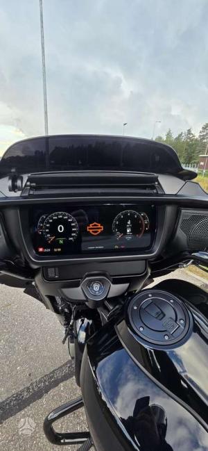 Black Harley-Davidson Street Glide FLHX 2024 in Vilnius, with an engine capacity of 2.00 L and mileage of 3 thousand km for 21500 €, photo 5 on AUTOMOTO.COM.LV