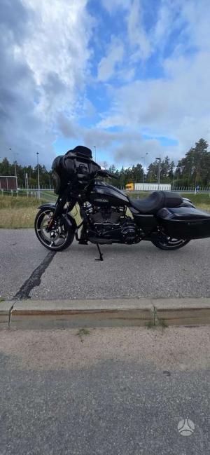 Black Harley-Davidson Street Glide FLHX 2024 in Vilnius, with an engine capacity of 2.00 L and mileage of 3 thousand km for 21500 €, photo 7 on AUTOMOTO.COM.LV