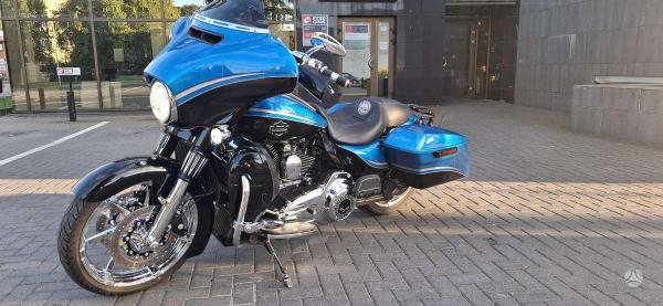 Harley-Davidson Street Glide FLHX 2015 in Panevezys on AUTOMOTO.COM.LV Blue Harley-Davidson Street Glide FLHX 2015 in Panevezys, with an engine capacity of 1.69 L and mileage of 28 thousand km for 12500 €, photo 1 on AUTOMOTO.COM.LV