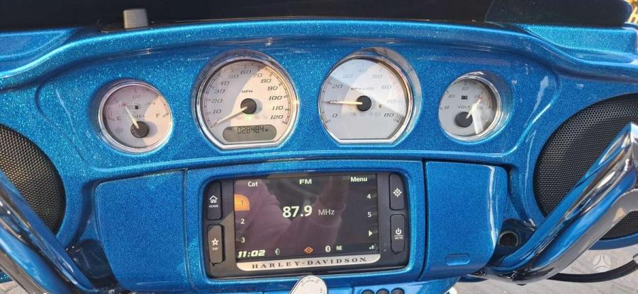 Blue Harley-Davidson Street Glide FLHX 2015 in Panevezys, with an engine capacity of 1.69 L and mileage of 28 thousand km for 12500 €, photo 3 on AUTOMOTO.COM.LV