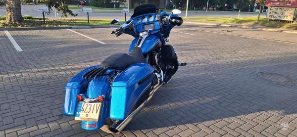 Harley-Davidson Street Glide FLHX 2015 in Panevezys on AUTOMOTO.COM.LV Blue Harley-Davidson Street Glide FLHX 2015 in Panevezys, with an engine capacity of 1.69 L and mileage of 28 thousand km for 12500 €, photo 4 on AUTOMOTO.COM.LV
