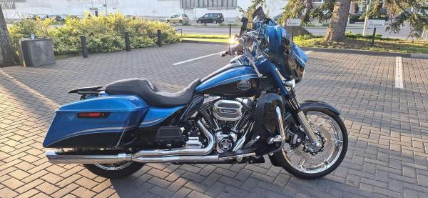 Harley-Davidson Street Glide FLHX 2015 in Panevezys on AUTOMOTO.COM.LV Blue Harley-Davidson Street Glide FLHX 2015 in Panevezys, with an engine capacity of 1.69 L and mileage of 28 thousand km for 12500 €, photo 6 on AUTOMOTO.COM.LV