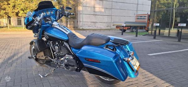 Harley-Davidson Street Glide FLHX 2015 in Panevezys on AUTOMOTO.COM.LV Blue Harley-Davidson Street Glide FLHX 2015 in Panevezys, with an engine capacity of 1.69 L and mileage of 28 thousand km for 12500 €, photo 7 on AUTOMOTO.COM.LV