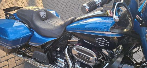 Harley-Davidson Street Glide FLHX 2015 in Panevezys on AUTOMOTO.COM.LV Blue Harley-Davidson Street Glide FLHX 2015 in Panevezys, with an engine capacity of 1.69 L and mileage of 28 thousand km for 12500 €, photo 9 on AUTOMOTO.COM.LV