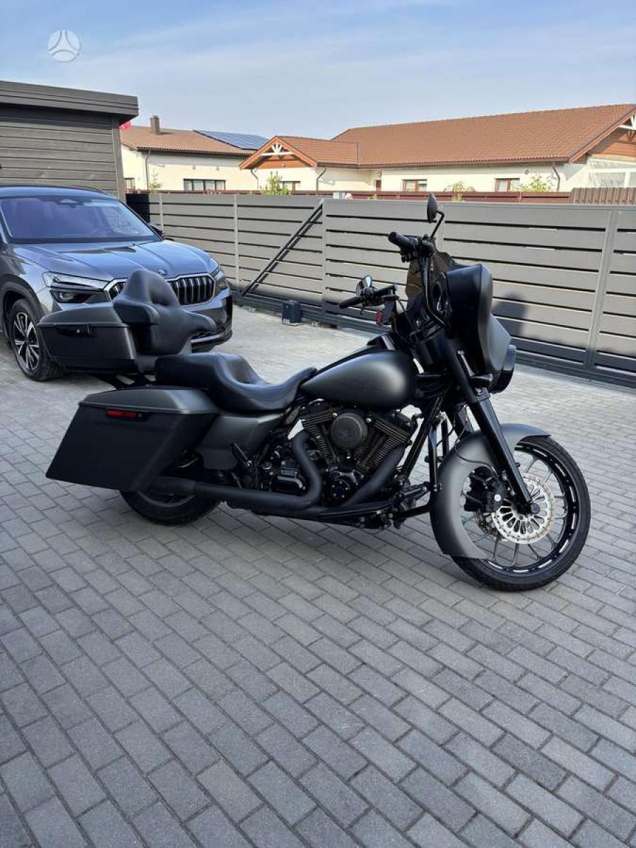 Зеленый Харли-Девидсон Street Glide FLHX 2012 в Кретинга, объемом двигателя 1.70 л и пробегом 92 тыс. км за 11000 €, фото 1 на AUTOMOTO.COM.LV