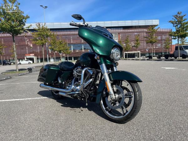 Green Harley-Davidson Street Glide FLHX 2014 in Klaipeda, with an engine capacity of 1.69 L and mileage of 25 thousand km for 12400 €, photo 2 on AUTOMOTO.COM.LV