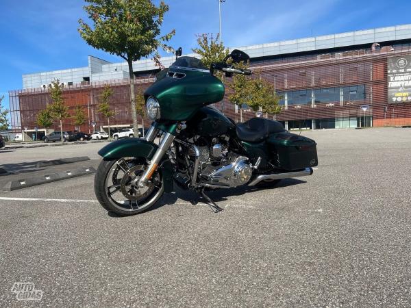 Green Harley-Davidson Street Glide FLHX 2014 in Klaipeda, with an engine capacity of 1.69 L and mileage of 25 thousand km for 12400 €, photo 3 on AUTOMOTO.COM.LV