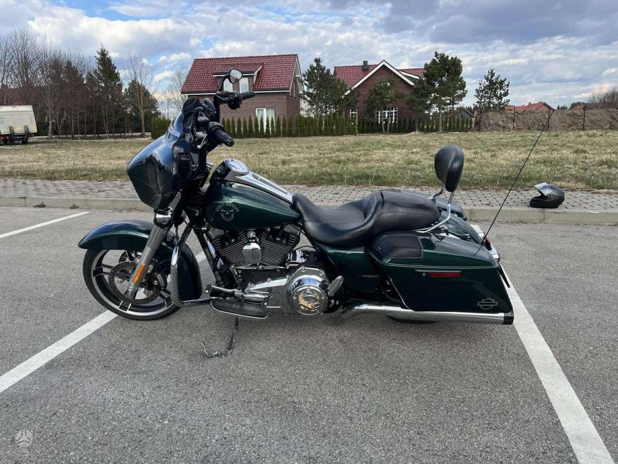 Green Harley-Davidson Street Glide FLHX 2014 in Klaipeda, with an engine capacity of 1.69 L and mileage of 26 thousand km for 11450 €, photo 3 on AUTOMOTO.COM.LV
