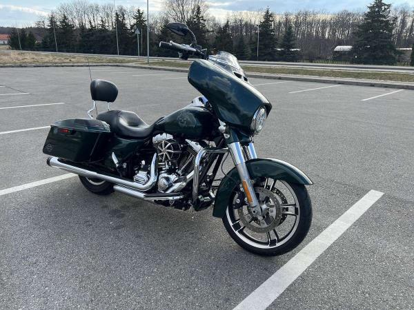 Зеленый Харли-Девидсон Street Glide FLHX 2014 в Клайпеда, объемом двигателя 1.69 л и пробегом 26 тыс. км за 11450 €, фото 4 на AUTOMOTO.COM.LV