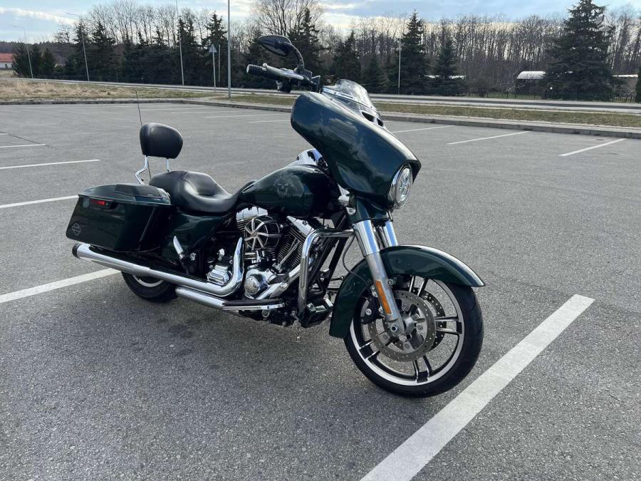 Green Harley-Davidson Street Glide FLHX 2014 in Klaipeda, with an engine capacity of 1.69 L and mileage of 26 thousand km for 11450 €, photo 5 on AUTOMOTO.COM.LV
