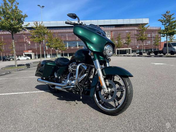 Зеленый Харли-Девидсон Street Glide FLHX 2014 в Клайпеда, объемом двигателя 1.69 л и пробегом 26 тыс. км за 11450 €, фото 7 на AUTOMOTO.COM.LV