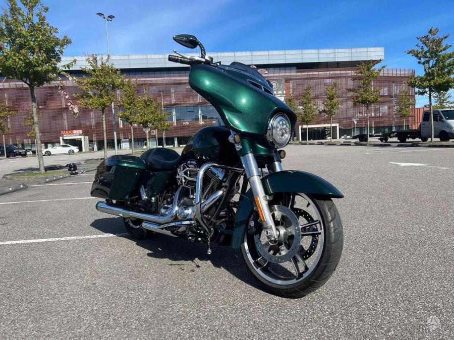 Green Harley-Davidson Street Glide FLHX 2014 in Klaipeda, with an engine capacity of 1.69 L and mileage of 26 thousand km for 11450 €, photo 8 on AUTOMOTO.COM.LV