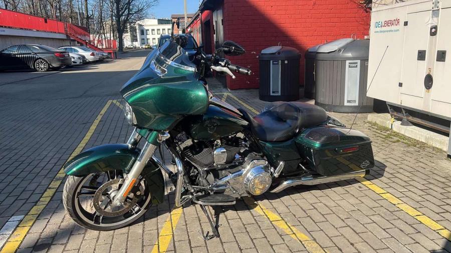 Zaļš Harley-Davidson Street Glide FLHX 2014 Klaipėda, ar dzinēja tilpumu 1.69 L un nobraukumu 27 tūkst. km par 12000 €, foto 3 vietnē AUTOMOTO.COM.LV