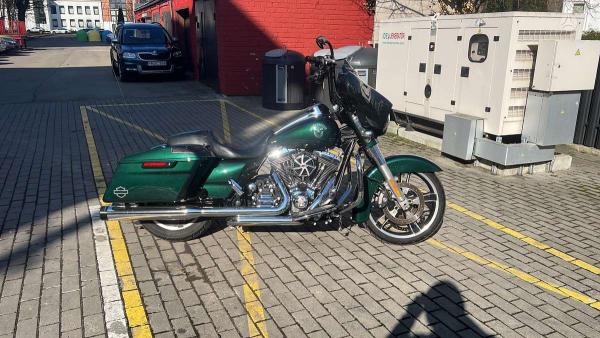 Harley-Davidson Street Glide FLHX 2014 Klaipėda vietnē Zaļš Harley-Davidson Street Glide FLHX 2014 Klaipėda, ar dzinēja tilpumu 1.69 L un nobraukumu 27 tūkst. km par 12000 €, foto 4 vietnē AUTOMOTO.COM.LV