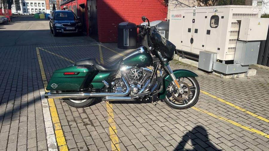 Zaļš Harley-Davidson Street Glide FLHX 2014 Klaipėda, ar dzinēja tilpumu 1.69 L un nobraukumu 27 tūkst. km par 12000 €, foto 4 vietnē AUTOMOTO.COM.LV