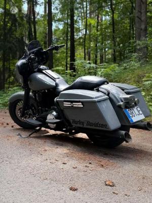 Серый Харли-Девидсон Street Glide FLHX 2009 в Каунас, объемом двигателя 1.70 л и пробегом 34 тыс. км за 10000 €, фото  на AUTOMOTO.COM.LV