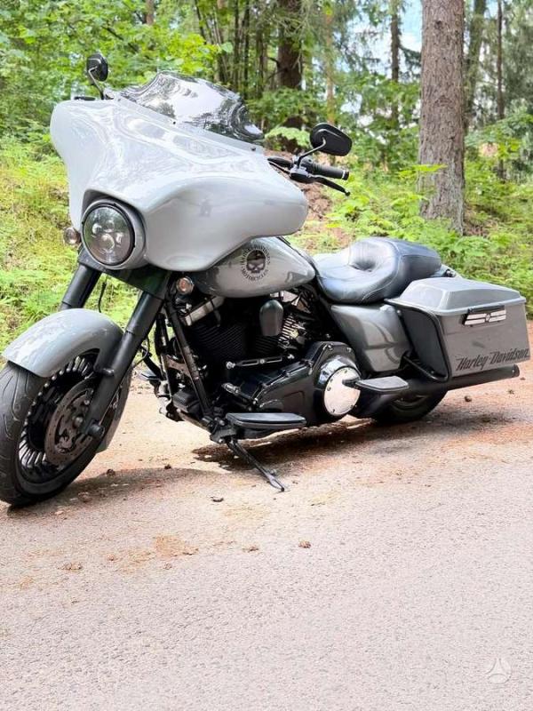 Grey Harley-Davidson Street Glide FLHX 2009 in Kaunas, with an engine capacity of 1.70 L and mileage of 34 thousand km for 10000 €, photo 3 on AUTOMOTO.COM.LV