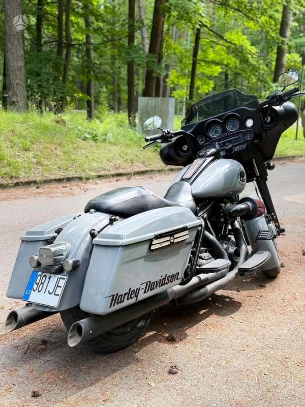 Grey Harley-Davidson Street Glide FLHX 2009 in Kaunas, with an engine capacity of 1.70 L and mileage of 34 thousand km for 10000 €, photo 4 on AUTOMOTO.COM.LV