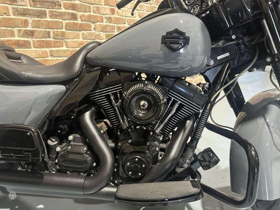 Pelēks Harley-Davidson Street Glide FLHX 2013 Kauņa, ar dzinēja tilpumu 1.69 L un nobraukumu 63 tūkst. km par 13333 €, foto 1 vietnē AUTOMOTO.COM.LV