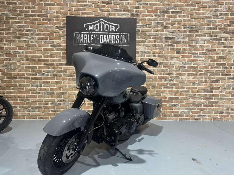 Pelēks Harley-Davidson Street Glide FLHX 2013 Kauņa, ar dzinēja tilpumu 1.69 L un nobraukumu 63 tūkst. km par 13333 €, foto 2 vietnē AUTOMOTO.COM.LV