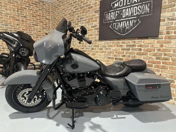 Grey Harley-Davidson Street Glide FLHX 2013 in Kaunas, with an engine capacity of 1.69 L and mileage of 63 thousand km for 13333 €, photo 3 on AUTOMOTO.COM.LV
