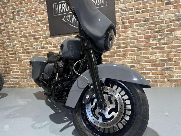 Grey Harley-Davidson Street Glide FLHX 2013 in Kaunas, with an engine capacity of 1.69 L and mileage of 63 thousand km for 13333 €, photo 5 on AUTOMOTO.COM.LV