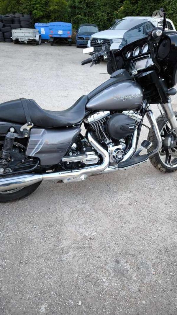 Pelēks Harley-Davidson Street Glide FLHX 2014 Klaipėda, ar dzinēja tilpumu 1.70 L un nobraukumu 71 tūkst. km par 6900 €, foto 1 vietnē AUTOMOTO.COM.LV