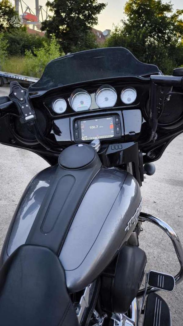 Pelēks Harley-Davidson Street Glide FLHX 2014 Klaipėda, ar dzinēja tilpumu 1.70 L un nobraukumu 71 tūkst. km par 6900 €, foto 2 vietnē AUTOMOTO.COM.LV