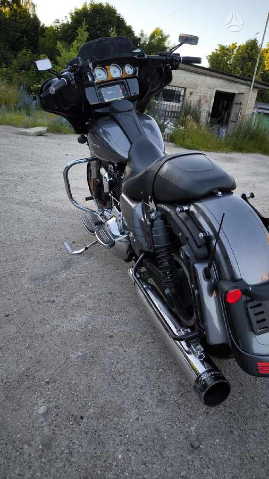 Pelēks Harley-Davidson Street Glide FLHX 2014 Klaipėda, ar dzinēja tilpumu 1.70 L un nobraukumu 71 tūkst. km par 6900 €, foto 8 vietnē AUTOMOTO.COM.LV