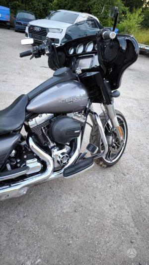 Pelēks Harley-Davidson Street Glide FLHX 2014 Klaipėda, ar dzinēja tilpumu 1.70 L un nobraukumu 71 tūkst. km par 6900 €, foto 9 vietnē AUTOMOTO.COM.LV
