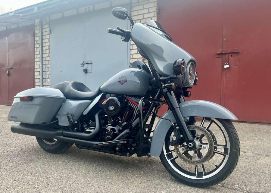 Grey Harley-Davidson Street Glide FLHX 2016 in Kaunas, with an engine capacity of 1.70 L and mileage of 13 thousand km for 14500 €, photo 1 on AUTOMOTO.COM.LV