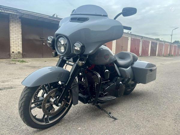 Серый Харли-Девидсон Street Glide FLHX 2016 в Каунас, объемом двигателя 1.70 л и пробегом 13 тыс. км за 14500 €, фото 3 на AUTOMOTO.COM.LV