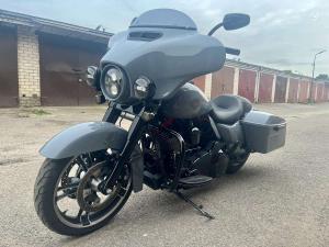 Grey Harley-Davidson Street Glide FLHX 2016 in Kaunas, with an engine capacity of 1.70 L and mileage of 13 thousand km for 14500 €, photo 4 on AUTOMOTO.COM.LV
