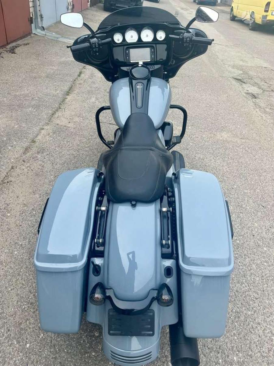 Grey Harley-Davidson Street Glide FLHX 2016 in Kaunas, with an engine capacity of 1.70 L and mileage of 13 thousand km for 14500 €, photo 6 on AUTOMOTO.COM.LV